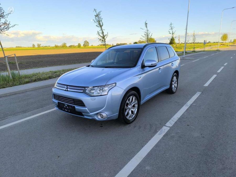 Grey Mitsubishi Outlander 2014 in Marijampole, with an engine capacity of 2.00 L and mileage of 289 thousand km for 6200 €, photo 10 on AUTOMOTO.COM.LV
