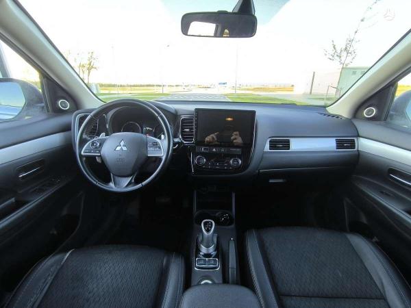 Pelēks Mitsubishi Outlander 2014 Marijampole, ar dzinēja tilpumu 2.00 L un nobraukumu 289 tūkst. km par 6200 €, foto 10 vietnē AUTOMOTO.COM.LV
