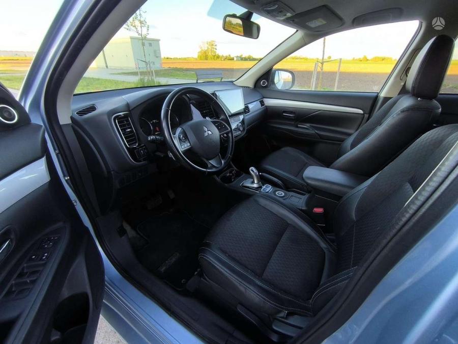 Grey Mitsubishi Outlander 2014 in Marijampole, with an engine capacity of 2.00 L and mileage of 289 thousand km for 6200 €, photo 12 on AUTOMOTO.COM.LV