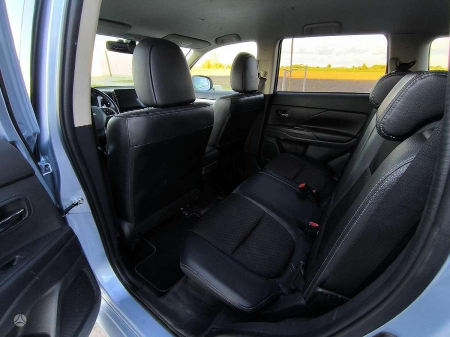 Grey Mitsubishi Outlander 2014 in Marijampole, with an engine capacity of 2.00 L and mileage of 289 thousand km for 6200 €, photo 13 on AUTOMOTO.COM.LV