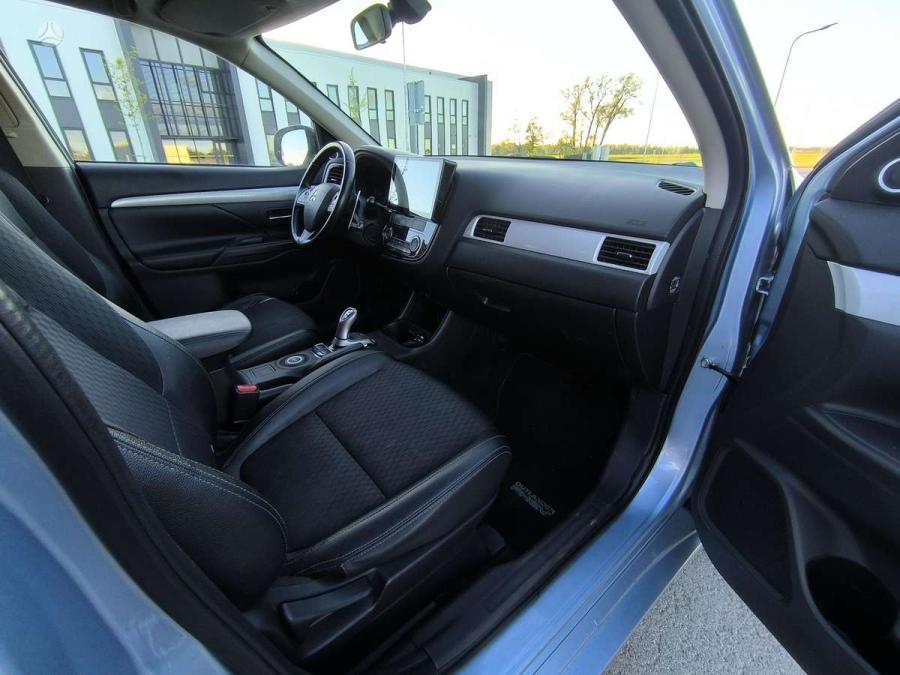 Grey Mitsubishi Outlander 2014 in Marijampole, with an engine capacity of 2.00 L and mileage of 289 thousand km for 6200 €, photo 15 on AUTOMOTO.COM.LV