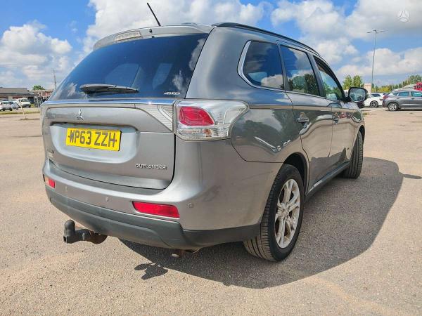 Grey Mitsubishi Outlander 2014 in Kaunas, with an engine capacity of 2.27 L and mileage of 153 thousand km for 2900 €, photo 6 on AUTOMOTO.COM.LV