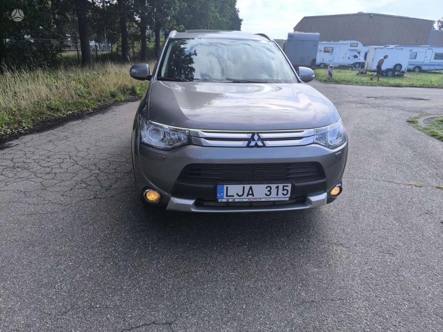Pelēks Mitsubishi Outlander 2014 Marijampole, ar dzinēja tilpumu 2.27 L un nobraukumu 211 tūkst. km par 7900 €, foto 3 vietnē AUTOMOTO.COM.LV