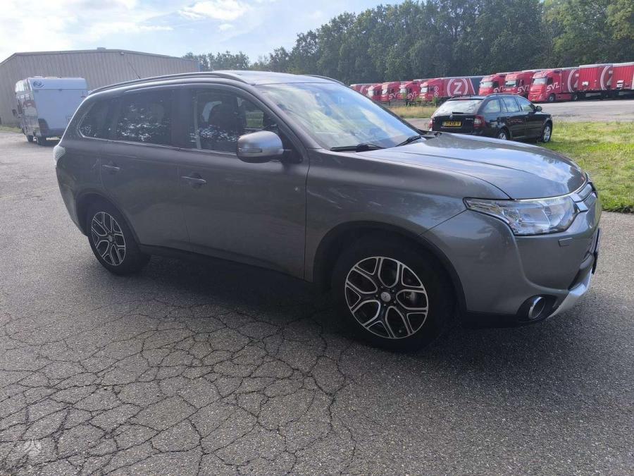 Pelēks Mitsubishi Outlander 2014 Marijampole, ar dzinēja tilpumu 2.27 L un nobraukumu 211 tūkst. km par 7900 €, foto 4 vietnē AUTOMOTO.COM.LV