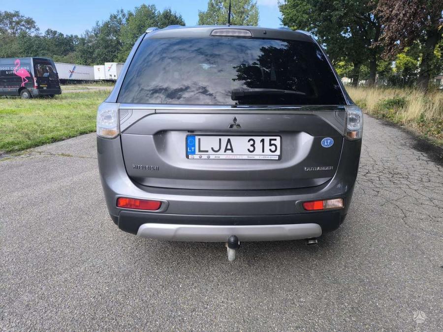 Pelēks Mitsubishi Outlander 2014 Marijampole, ar dzinēja tilpumu 2.27 L un nobraukumu 211 tūkst. km par 7900 €, foto 5 vietnē AUTOMOTO.COM.LV