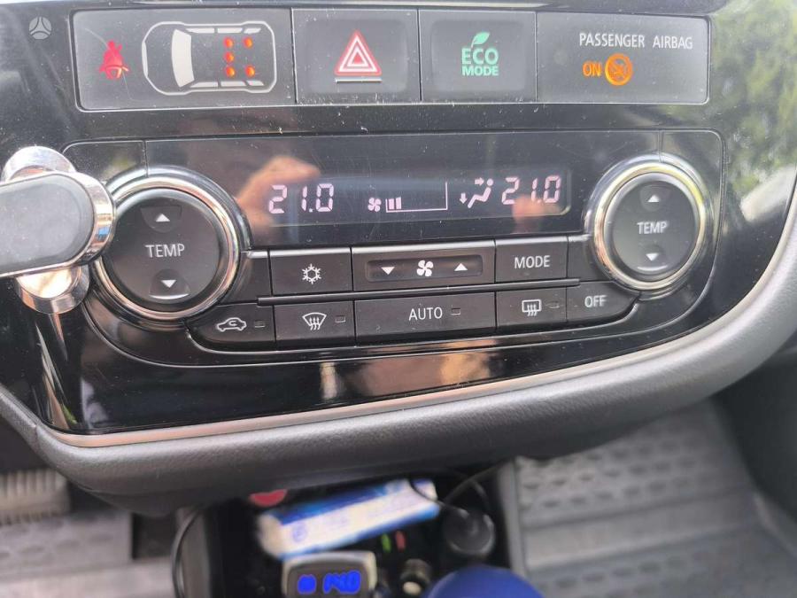 Pelēks Mitsubishi Outlander 2014 Marijampole, ar dzinēja tilpumu 2.27 L un nobraukumu 211 tūkst. km par 7900 €, foto 9 vietnē AUTOMOTO.COM.LV