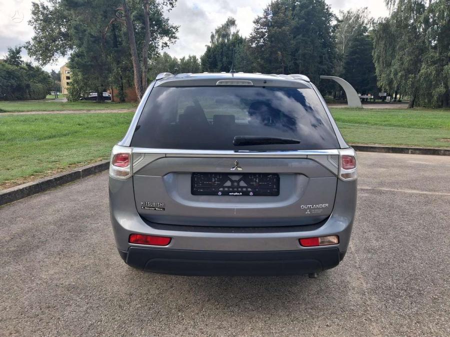 Pelēks Mitsubishi Outlander 2014 Alīta, ar dzinēja tilpumu 2.20 L un nobraukumu 250 tūkst. km par 6500 €, foto 9 vietnē AUTOMOTO.COM.LV