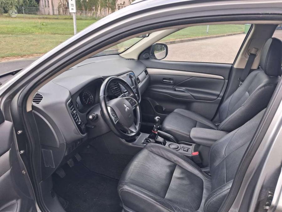 Pelēks Mitsubishi Outlander 2014 Alīta, ar dzinēja tilpumu 2.20 L un nobraukumu 250 tūkst. km par 6500 €, foto 14 vietnē AUTOMOTO.COM.LV