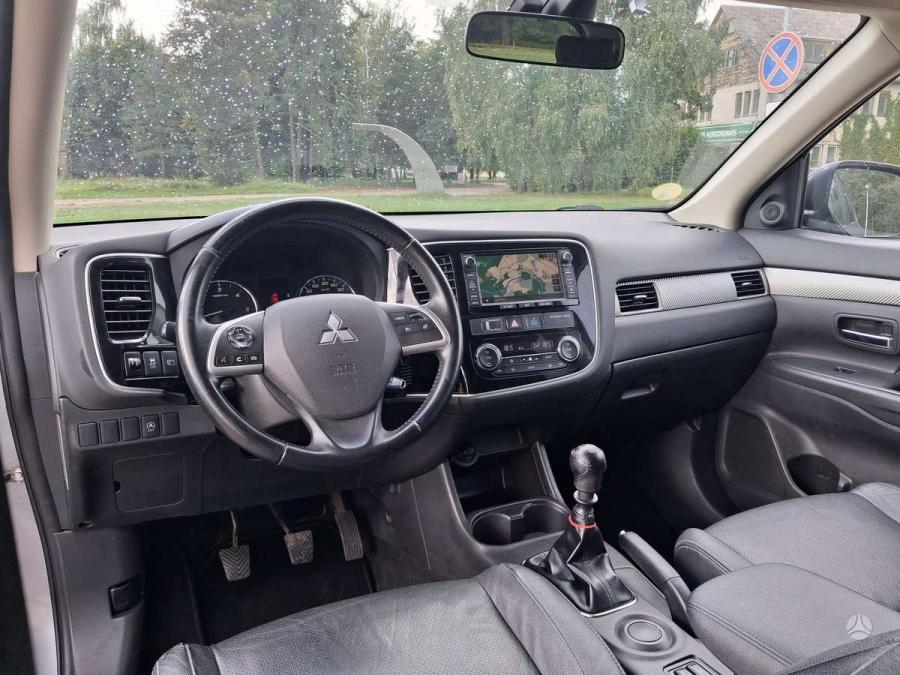 Pelēks Mitsubishi Outlander 2014 Alīta, ar dzinēja tilpumu 2.20 L un nobraukumu 250 tūkst. km par 6500 €, foto 16 vietnē AUTOMOTO.COM.LV