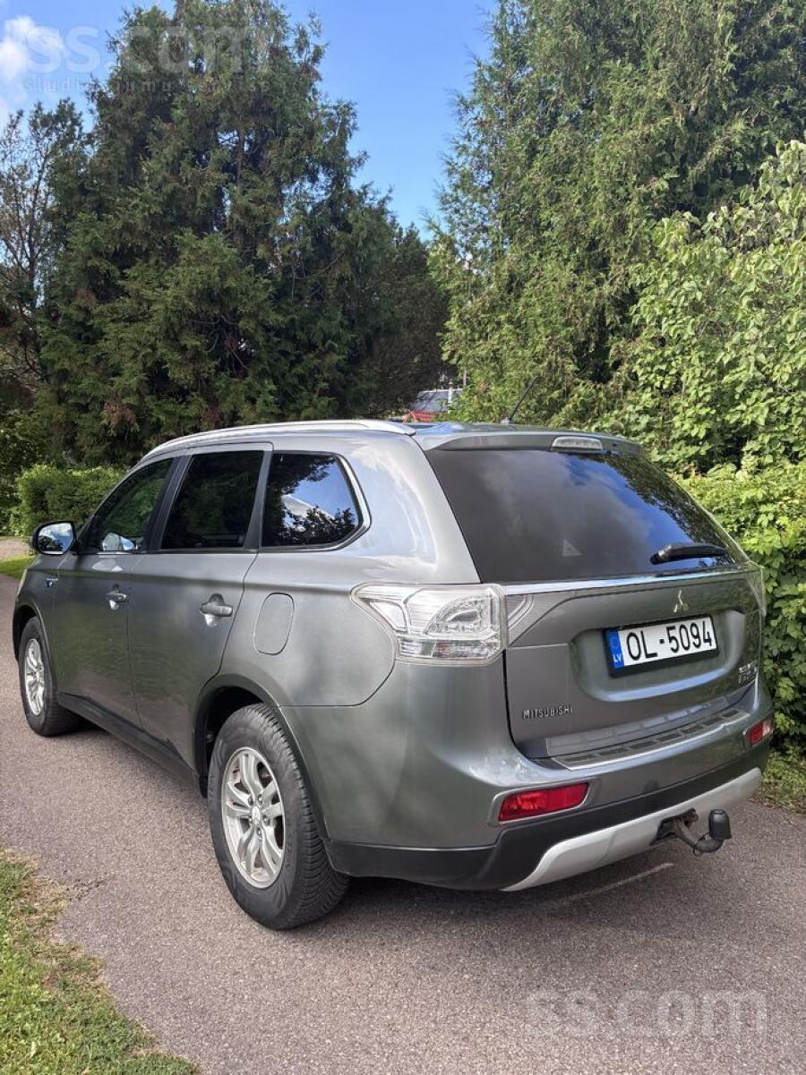 Pelēks Mitsubishi Outlander 2014 Liepāja, ar dzinēja tilpumu 2.00 L un nobraukumu 216 tūkst. km par 9000 €, foto 4 vietnē AUTOMOTO.COM.LV