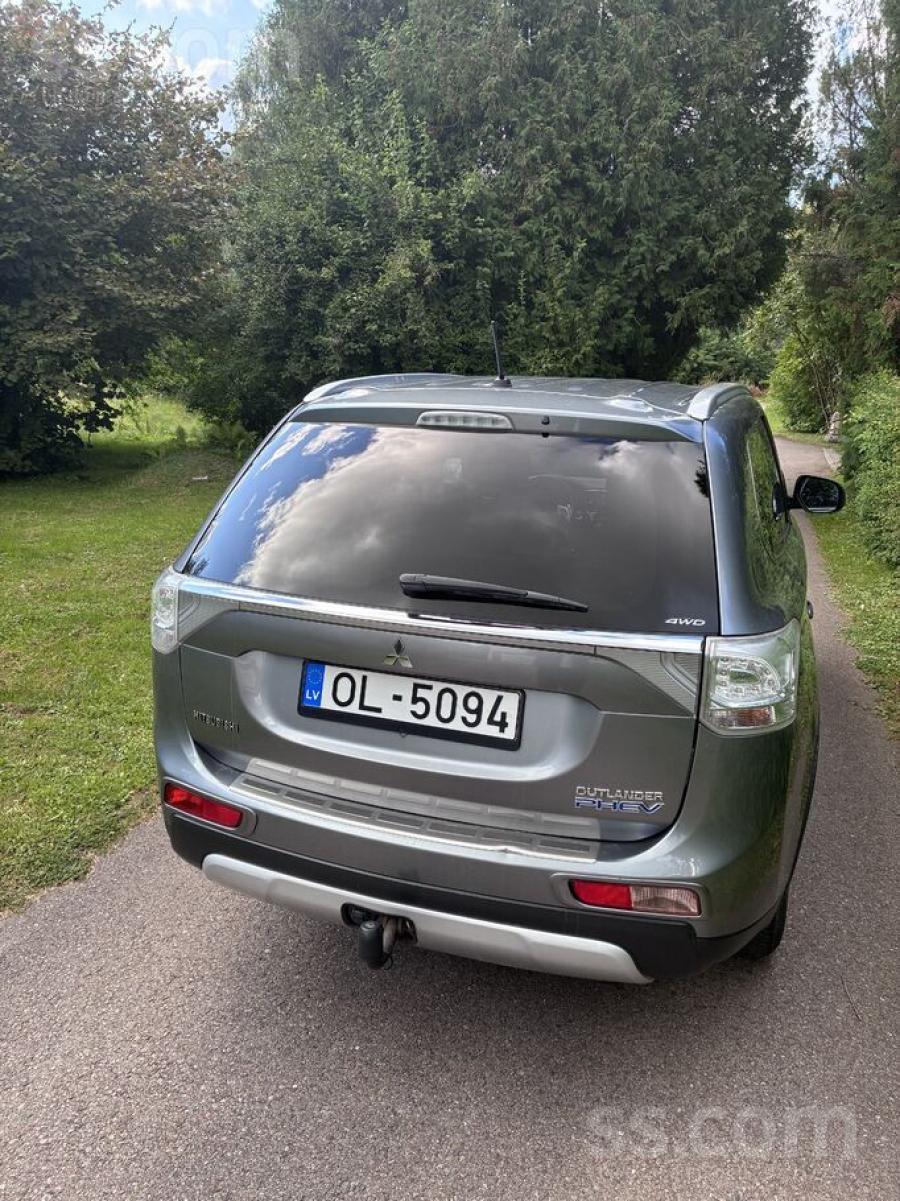 Pelēks Mitsubishi Outlander 2014 Liepāja, ar dzinēja tilpumu 2.00 L un nobraukumu 216 tūkst. km par 9000 €, foto 5 vietnē AUTOMOTO.COM.LV