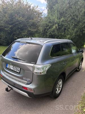 Pelēks Mitsubishi Outlander 2014 Liepāja, ar dzinēja tilpumu 2.00 L un nobraukumu 216 tūkst. km par 9000 €, foto 6 vietnē AUTOMOTO.COM.LV