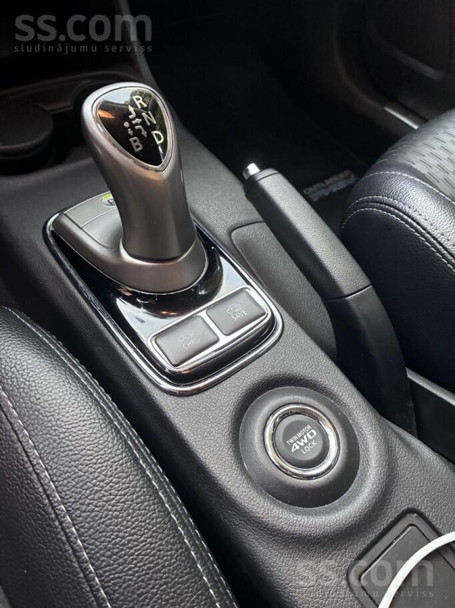 Pelēks Mitsubishi Outlander 2014 Liepāja, ar dzinēja tilpumu 2.00 L un nobraukumu 216 tūkst. km par 9000 €, foto 11 vietnē AUTOMOTO.COM.LV