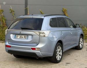 Grey Mitsubishi Outlander 2014 in Vilnius, with an engine capacity of 2.00 L and mileage of 118 thousand km for 11900 €, photo 5 on AUTOMOTO.COM.LV