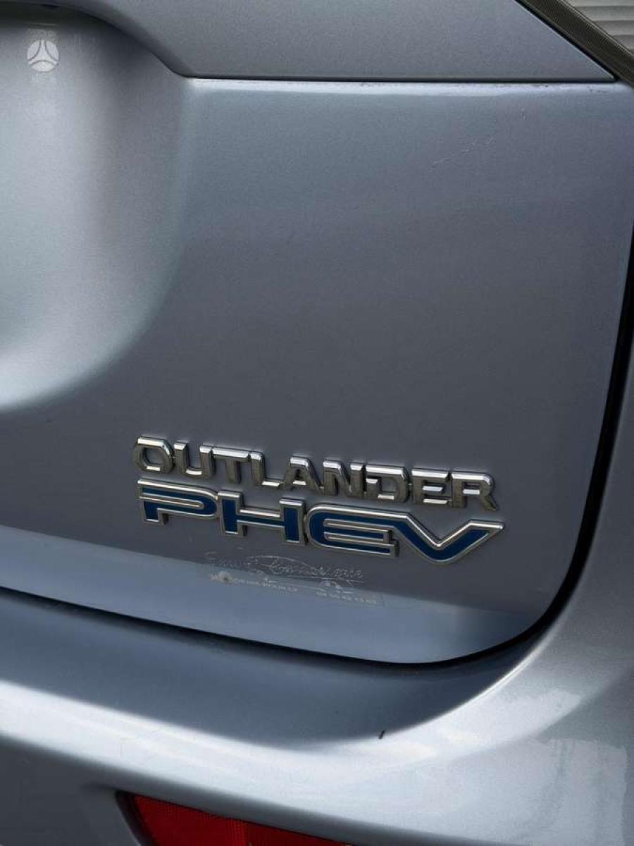 Grey Mitsubishi Outlander 2014 in Vilnius, with an engine capacity of 2.00 L and mileage of 118 thousand km for 11900 €, photo 6 on AUTOMOTO.COM.LV