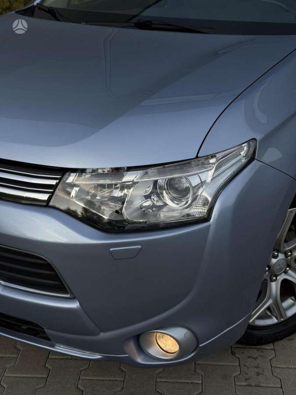 Grey Mitsubishi Outlander 2014 in Vilnius, with an engine capacity of 2.00 L and mileage of 118 thousand km for 11900 €, photo 9 on AUTOMOTO.COM.LV