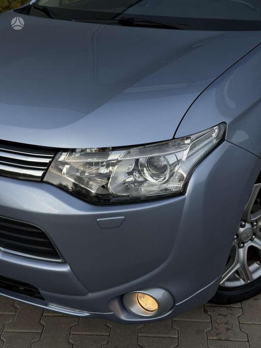 Grey Mitsubishi Outlander 2014 in Vilnius, with an engine capacity of 2.00 L and mileage of 118 thousand km for 11900 €, photo 9 on AUTOMOTO.COM.LV