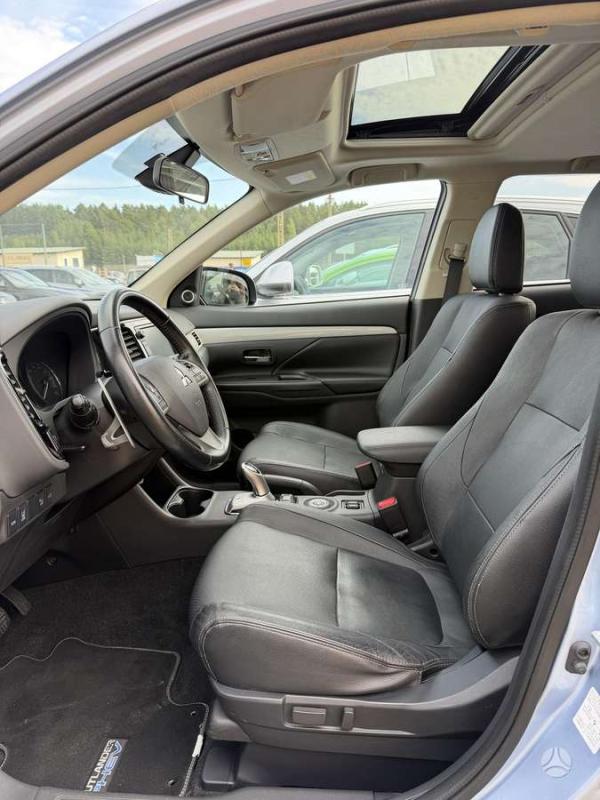 Grey Mitsubishi Outlander 2014 in Vilnius, with an engine capacity of 2.00 L and mileage of 118 thousand km for 11900 €, photo 10 on AUTOMOTO.COM.LV