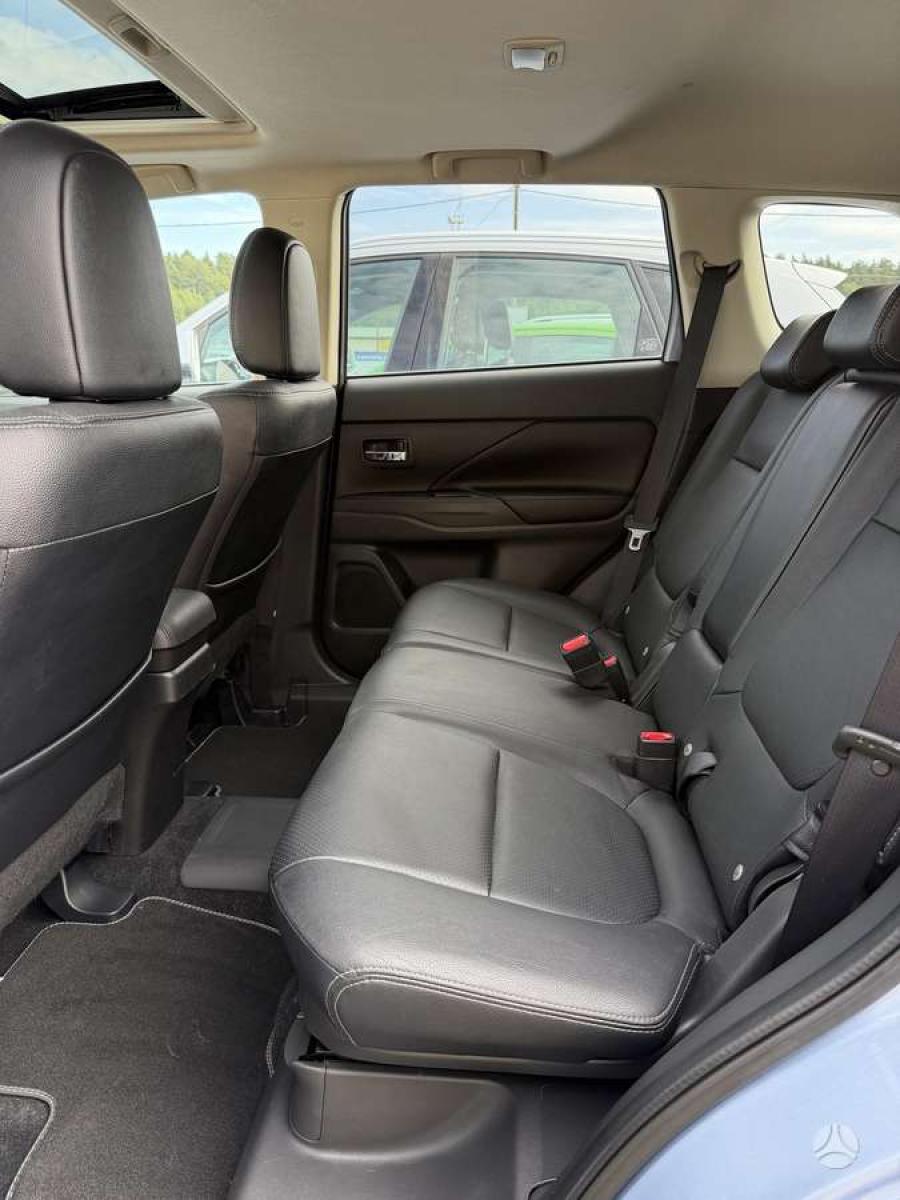 Grey Mitsubishi Outlander 2014 in Vilnius, with an engine capacity of 2.00 L and mileage of 118 thousand km for 11900 €, photo 13 on AUTOMOTO.COM.LV