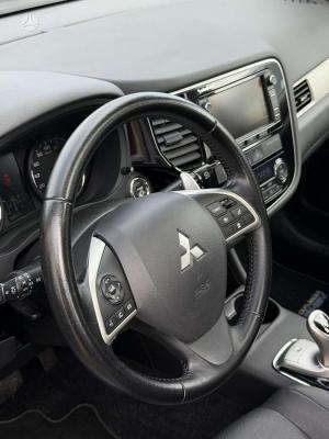 Grey Mitsubishi Outlander 2014 in Vilnius, with an engine capacity of 2.00 L and mileage of 118 thousand km for 11900 €, photo 14 on AUTOMOTO.COM.LV