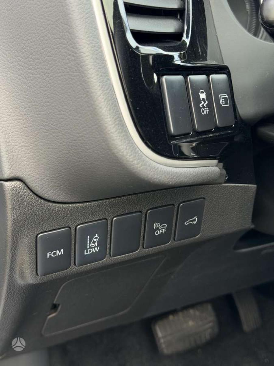Grey Mitsubishi Outlander 2014 in Vilnius, with an engine capacity of 2.00 L and mileage of 118 thousand km for 11900 €, photo 18 on AUTOMOTO.COM.LV