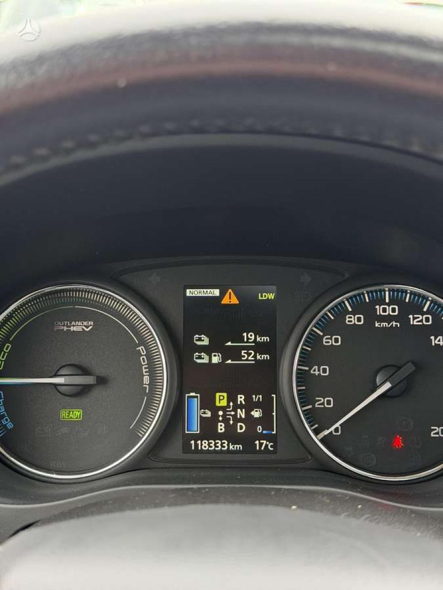 Grey Mitsubishi Outlander 2014 in Vilnius, with an engine capacity of 2.00 L and mileage of 118 thousand km for 11900 €, photo 24 on AUTOMOTO.COM.LV