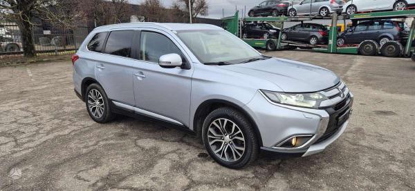 Grey Mitsubishi Outlander 2015 in Marijampole, with an engine capacity of 2.30 L and mileage of 266 thousand km for 8450 €, photo 3 on AUTOMOTO.COM.LV