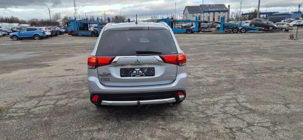 Grey Mitsubishi Outlander 2015 in Marijampole, with an engine capacity of 2.30 L and mileage of 266 thousand km for 8450 €, photo 6 on AUTOMOTO.COM.LV