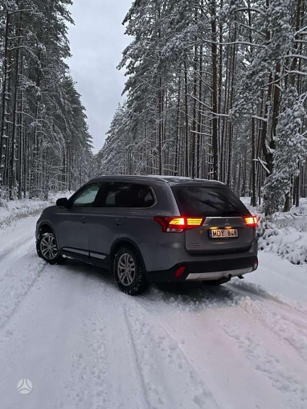 Серый Мицубиси Аутлендер 2015 в Каунас, объемом двигателя 2.30 л и пробегом 205 тыс. км за 10500 €, фото 2 на AUTOMOTO.COM.LV