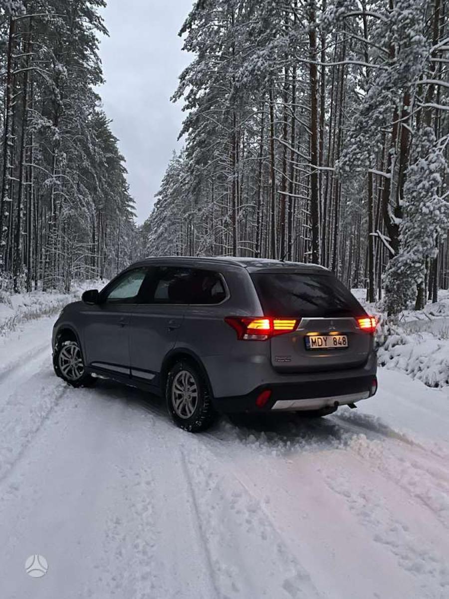 Серый Мицубиси Аутлендер 2015 в Каунас, объемом двигателя 2.30 л и пробегом 205 тыс. км за 10500 €, фото 2 на AUTOMOTO.COM.LV