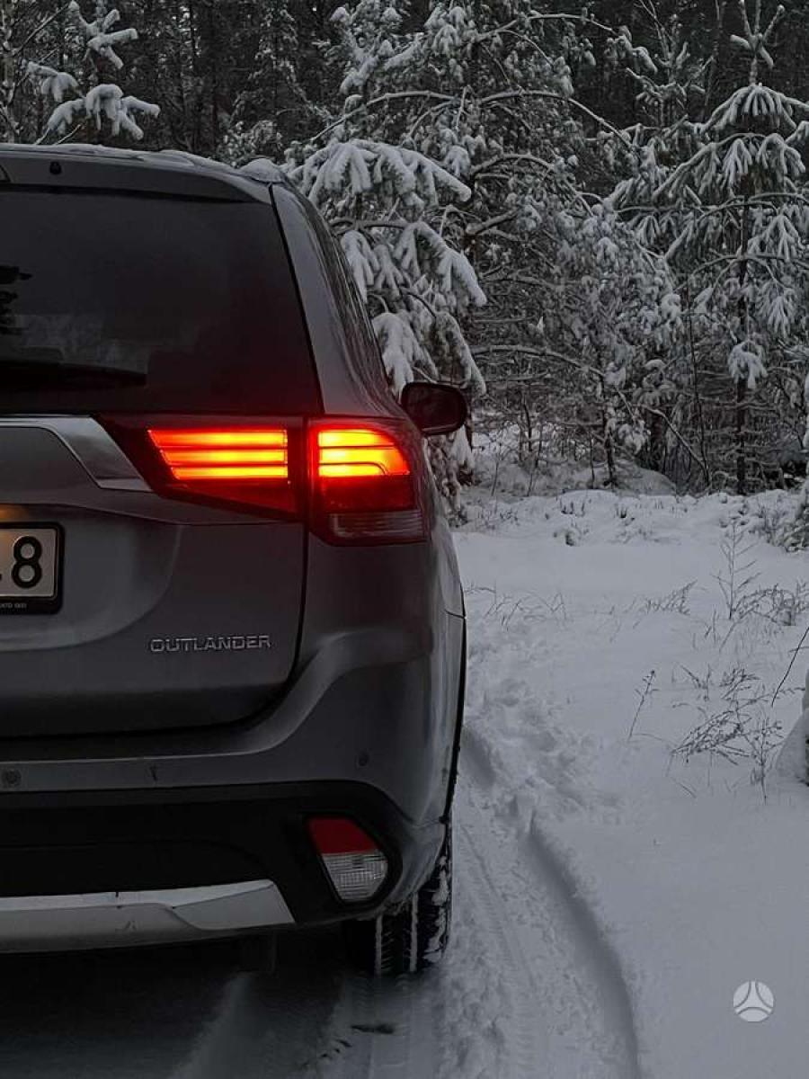 Серый Мицубиси Аутлендер 2015 в Каунас, объемом двигателя 2.30 л и пробегом 205 тыс. км за 10500 €, фото 3 на AUTOMOTO.COM.LV