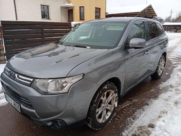 Grey Mitsubishi Outlander 2015 in Vilnius, with an engine capacity of 2.40 L and mileage of 104 thousand km for 7300 €, photo 1 on AUTOMOTO.COM.LV