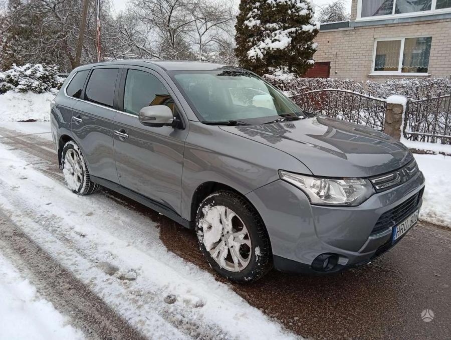 Pelēks Mitsubishi Outlander 2015 Viļņa, ar dzinēja tilpumu 2.40 L un nobraukumu 104 tūkst. km par 7300 €, foto 2 vietnē AUTOMOTO.COM.LV