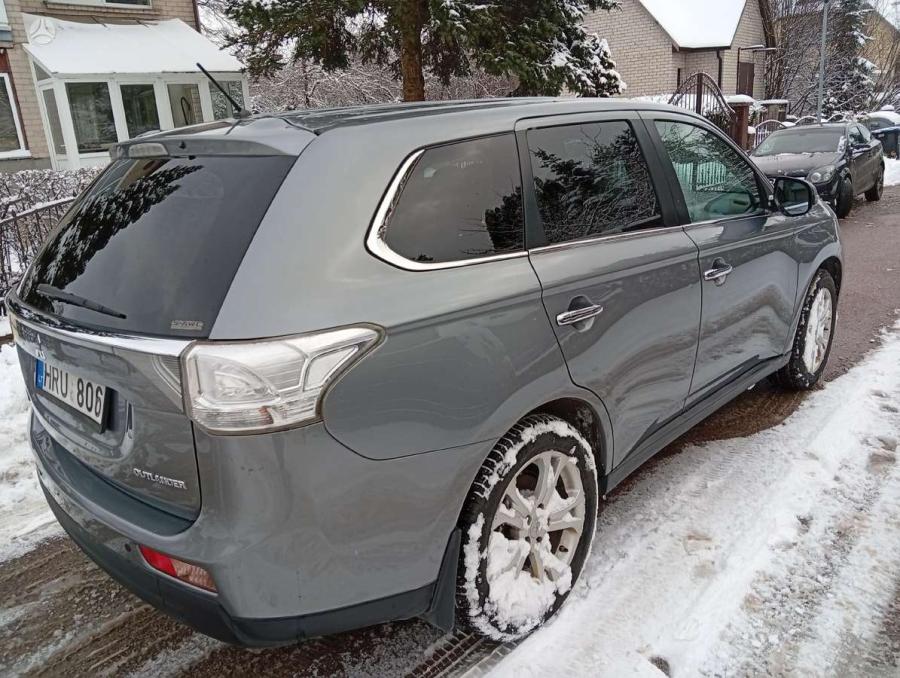 Pelēks Mitsubishi Outlander 2015 Viļņa, ar dzinēja tilpumu 2.40 L un nobraukumu 104 tūkst. km par 7300 €, foto 5 vietnē AUTOMOTO.COM.LV