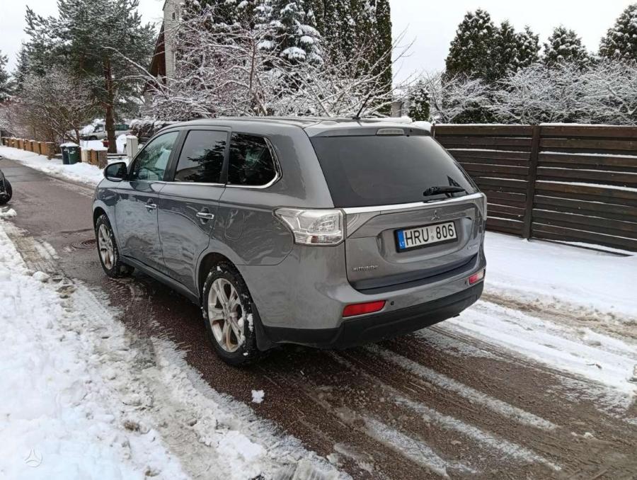 Pelēks Mitsubishi Outlander 2015 Viļņa, ar dzinēja tilpumu 2.40 L un nobraukumu 104 tūkst. km par 7300 €, foto 6 vietnē AUTOMOTO.COM.LV