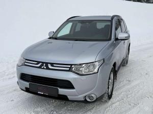 Grey Mitsubishi Outlander 2015 in Vilnius, with an engine capacity of 2.00 L and mileage of 204 thousand km for 8800 €, photo 2 on AUTOMOTO.COM.LV