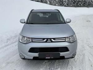 Grey Mitsubishi Outlander 2015 in Vilnius, with an engine capacity of 2.00 L and mileage of 204 thousand km for 8800 €, photo 3 on AUTOMOTO.COM.LV