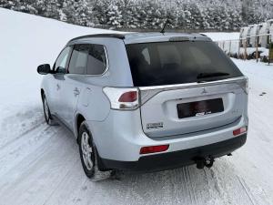 Grey Mitsubishi Outlander 2015 in Vilnius, with an engine capacity of 2.00 L and mileage of 204 thousand km for 8800 €, photo 7 on AUTOMOTO.COM.LV