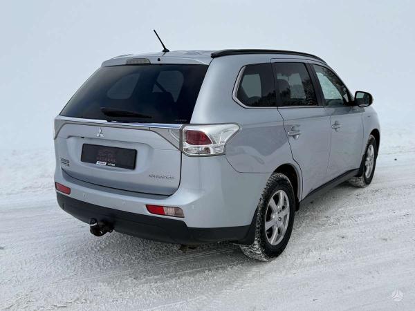 Pelēks Mitsubishi Outlander 2015 Viļņa, ar dzinēja tilpumu 2.00 L un nobraukumu 204 tūkst. km par 8800 €, foto 9 vietnē AUTOMOTO.COM.LV