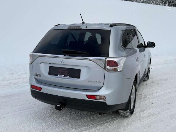Pelēks Mitsubishi Outlander 2015 Viļņa, ar dzinēja tilpumu 2.00 L un nobraukumu 204 tūkst. km par 8800 €, foto 10 vietnē AUTOMOTO.COM.LV