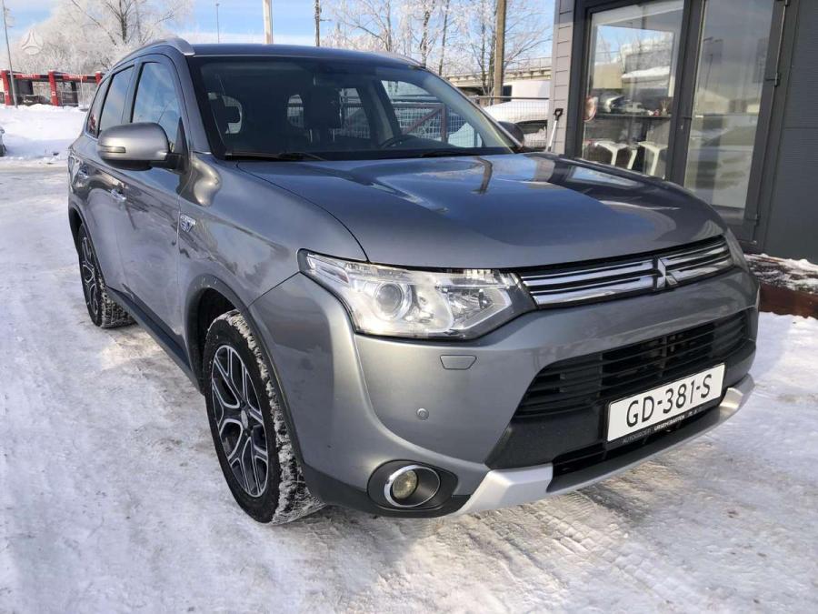 Grey Mitsubishi Outlander 2015 in Klaipeda, with an engine capacity of 2.00 L and mileage of 227 thousand km for 8500 €, photo 2 on AUTOMOTO.COM.LV