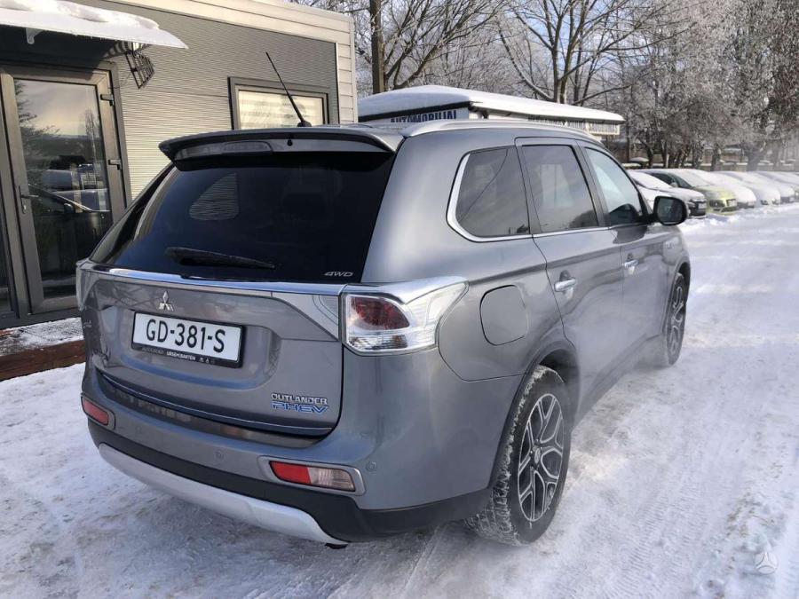 Grey Mitsubishi Outlander 2015 in Klaipeda, with an engine capacity of 2.00 L and mileage of 227 thousand km for 8500 €, photo 4 on AUTOMOTO.COM.LV
