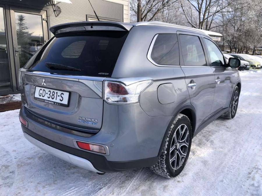 Grey Mitsubishi Outlander 2015 in Klaipeda, with an engine capacity of 2.00 L and mileage of 227 thousand km for 8500 €, photo 5 on AUTOMOTO.COM.LV