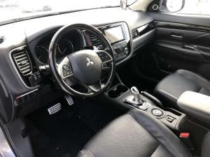 Grey Mitsubishi Outlander 2015 in Klaipeda, with an engine capacity of 2.00 L and mileage of 227 thousand km for 8500 €, photo 10 on AUTOMOTO.COM.LV
