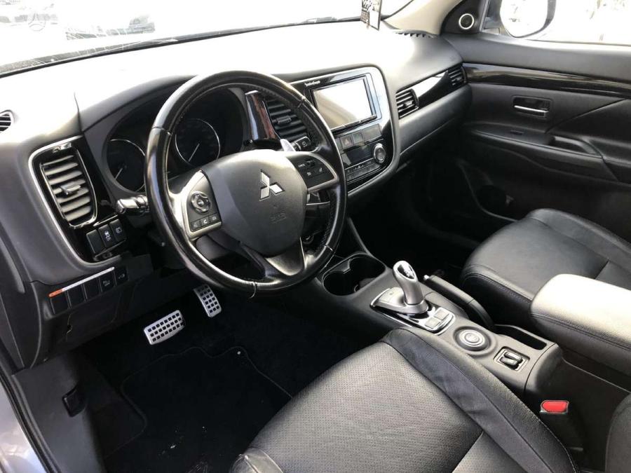 Grey Mitsubishi Outlander 2015 in Klaipeda, with an engine capacity of 2.00 L and mileage of 227 thousand km for 8500 €, photo 10 on AUTOMOTO.COM.LV