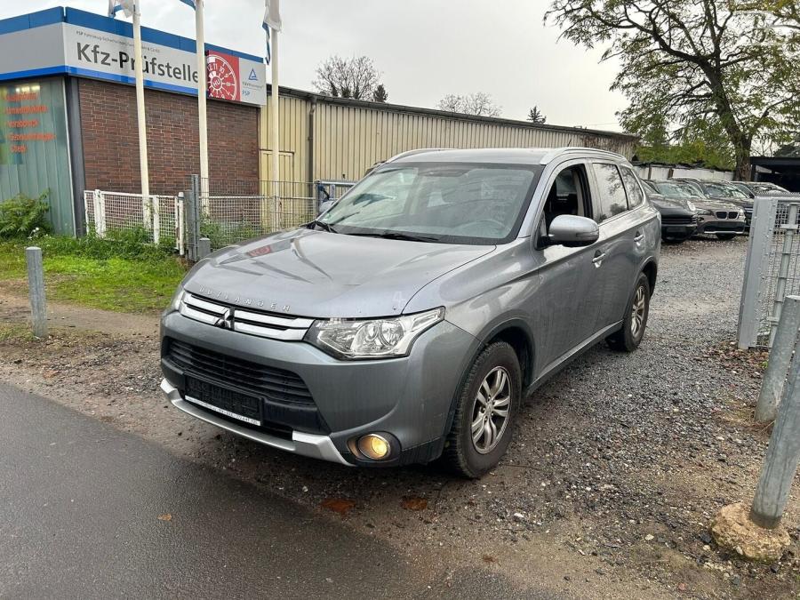 Grey Mitsubishi Outlander 2015 in Panevezys, with an engine capacity of 2.30 L and mileage of 238 thousand km for 4900 €, photo 3 on AUTOMOTO.COM.LV