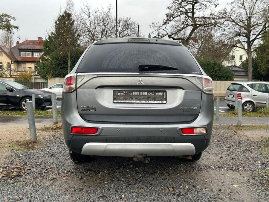 Grey Mitsubishi Outlander 2015 in Panevezys, with an engine capacity of 2.30 L and mileage of 238 thousand km for 4900 €, photo 4 on AUTOMOTO.COM.LV