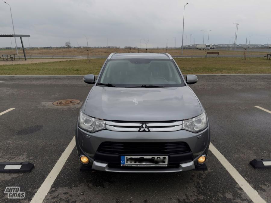 Grey Mitsubishi Outlander 2015 in Marijampole, with an engine capacity of 2.00 L and mileage of 293 thousand km for 9500 €, photo 1 on AUTOMOTO.COM.LV