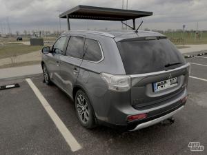 Grey Mitsubishi Outlander 2015 in Marijampole, with an engine capacity of 2.00 L and mileage of 293 thousand km for 9500 €, photo 6 on AUTOMOTO.COM.LV