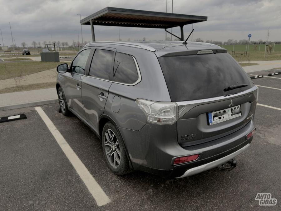 Grey Mitsubishi Outlander 2015 in Marijampole, with an engine capacity of 2.00 L and mileage of 293 thousand km for 9500 €, photo 6 on AUTOMOTO.COM.LV
